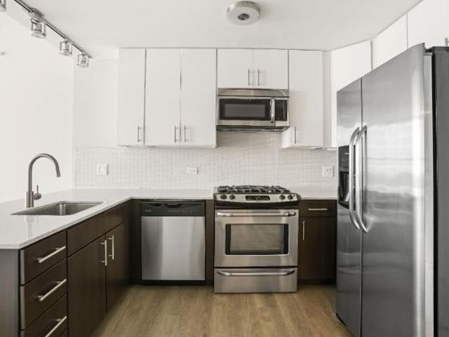 1 Br, 1 bath, Condo 764 W Adams