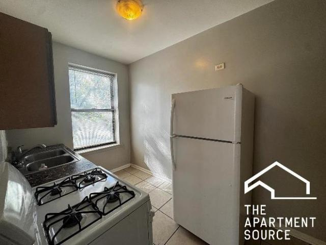 1 Br, 1 bath, Condo 7654 South Marquette Ave