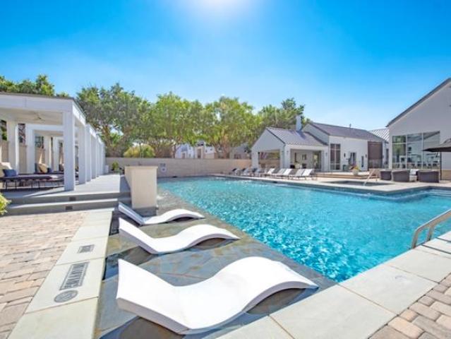 1 Br, 1 bath, Condo 7700 Greenway Blvd