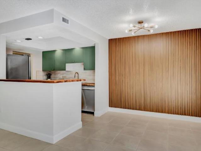 1 Br, 1 bath, Condo 776 116th Ave N
