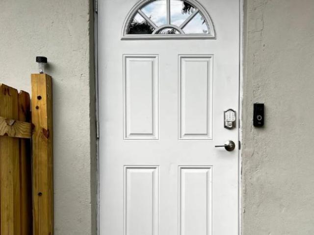 1 Br, 1 bath, Condo 780 NW 141st Steet