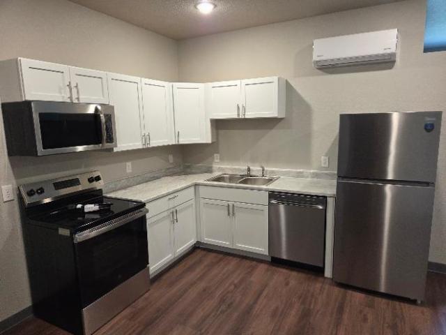 1 Br, 1 bath, Condo 781 Fernwood Avenue