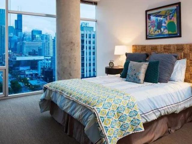 1 Br, 1 bath, Condo 784 N La Salle Dr