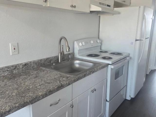1 Br, 1 bath, Condo 8000 NE Hwy 99
