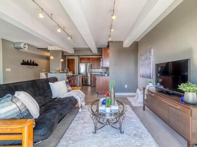 1 Br, 1 bath, Condo 800 Brazos St