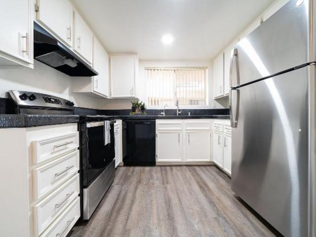 1 Br, 1 bath, Condo 800 E Bobier Drive