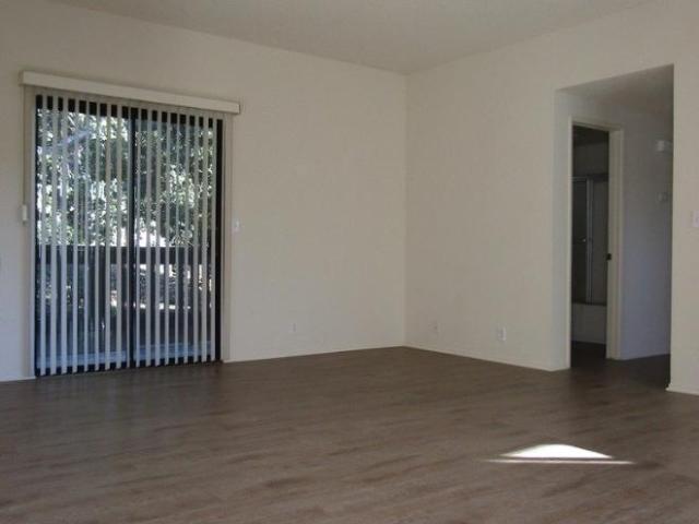 1 Br, 1 bath, Condo 800 E Route 66