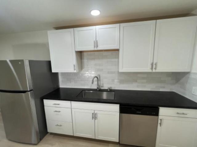 1 Br, 1 bath, Condo 800 Kelly Way