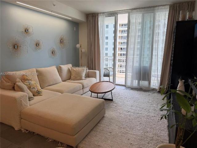 1 Br, 1 bath, Condo 801 Brickell Key Blvd