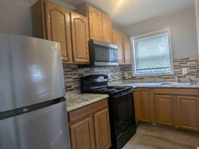 1 Br, 1 bath, Condo 807 Stoll St