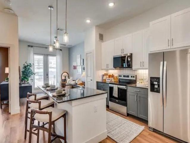 1 Br, 1 bath, Condo 8100 Brewer Blvd