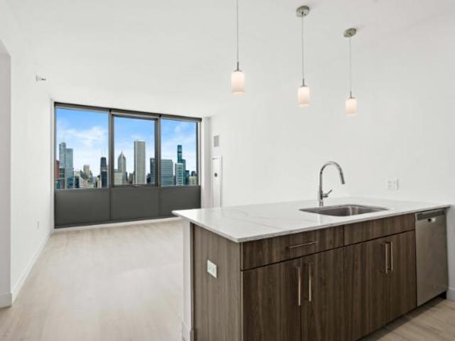 1 Br, 1 bath, Condo 812 S Michigan Ave