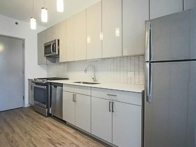 1 Br, 1 bath, Condo 817 W Van Buren St