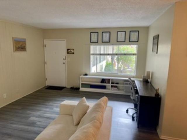 1 Br, 1 bath, Condo 8207 De Longpre Ave