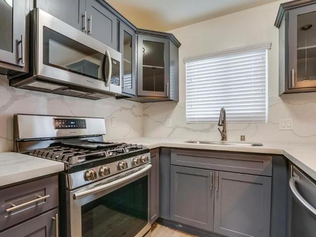 1 Br, 1 bath, Condo 822 N Inglewood Ave