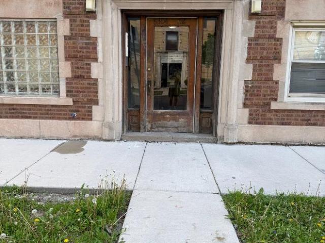 2 Br, 1 bath, Condo 8308 South Paulina