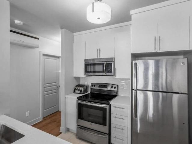 1 Br, 1 bath, Condo 831 S Flores St