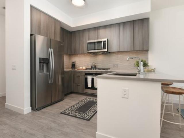 1 Br, 1 bath, Condo 834 W Madison St