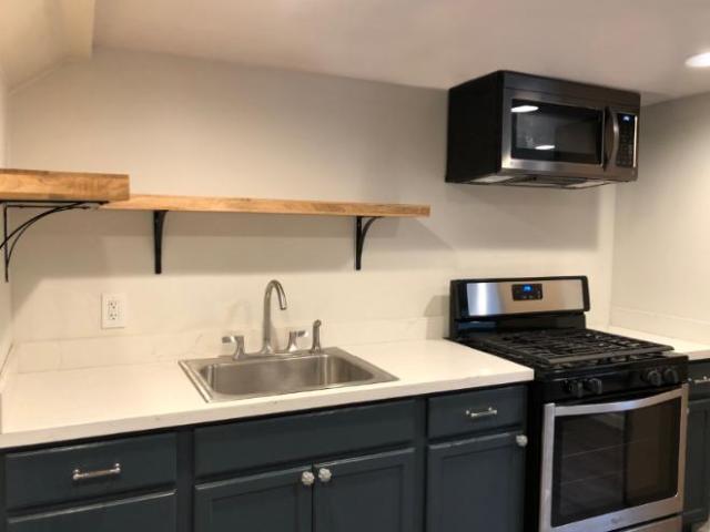 1 Br, 1 bath, Condo 835 Lewis Road