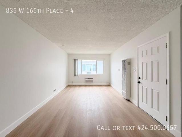 1 Br, 1 bath, Condo 835 W 165th Place