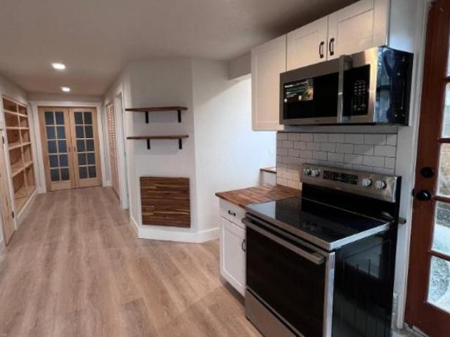 1 Br, 1 bath, Condo 838 Grand Ave