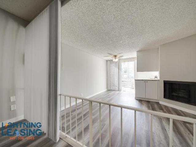 1 Br, 1 bath, Condo 8430 Cedros Ave