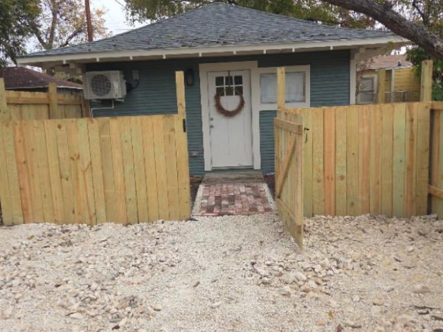 1 Br, 1 bath, Condo 843 Rigsby