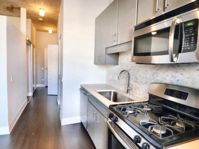 1 Br, 1 bath, Condo 851 S Clark