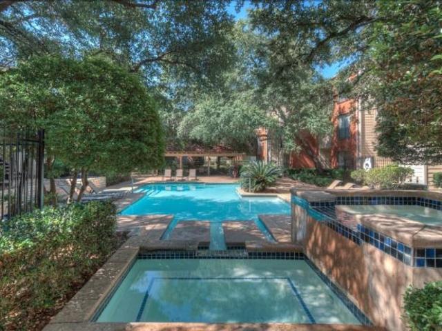 1 Br, 1 bath, Condo 8524 Burnet Rd