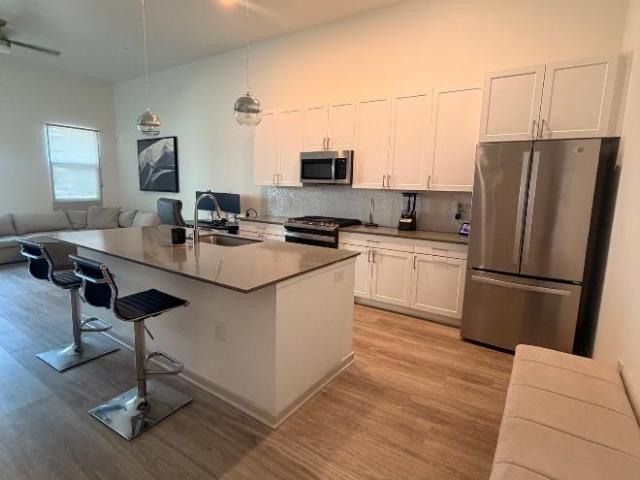 1 Br, 1 bath, Condo 8688 E Raintree Dr