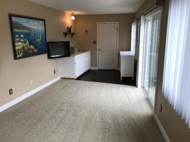 1 Br, 1 bath, Condo 8700 Rumson Dr