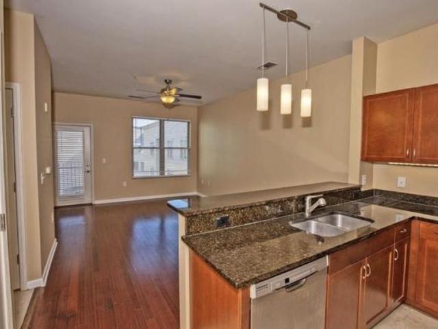 1 Br, 1 bath, Condo 870 Mayson Turner Rd NW