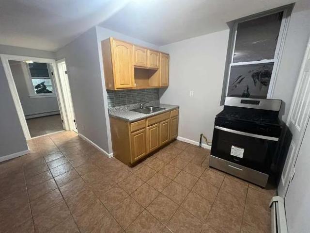 1 Br, 1 bath, Condo 875 Main Ave