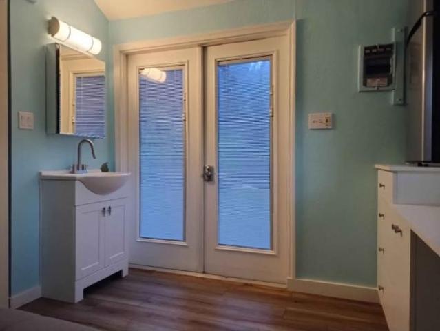 1 Br, 1 bath, Condo 876 35th Ave