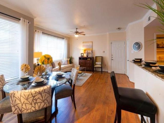 1 Br, 1 bath, Condo 8787 Woodway Dr
