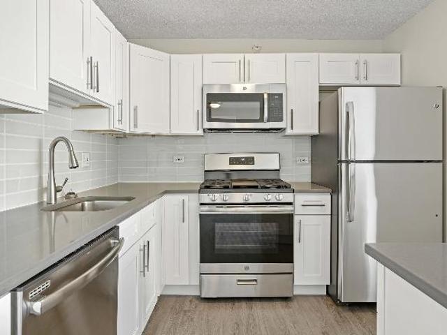 1 Br, 1 bath, Condo 8 W Grand Ave