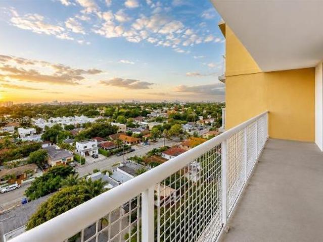 1 Br, 1 bath, Condo 900 SW 8th St