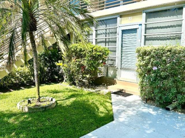 1 Br, 1 bath, Condo 901 N Birch Rd