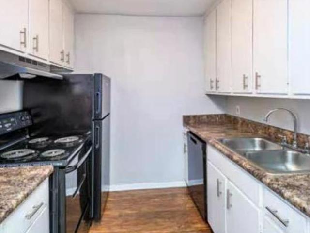 1 Br, 1 bath, Condo 901 N Main St
