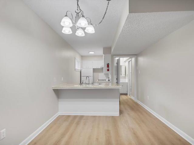 1 Br, 1 bath, Condo 901 Raquet St