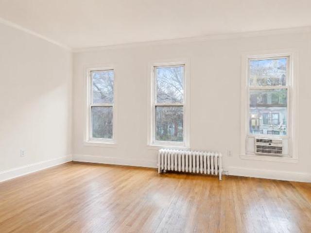 1 Br, 1 bath, Condo 902 S Claremont Ave