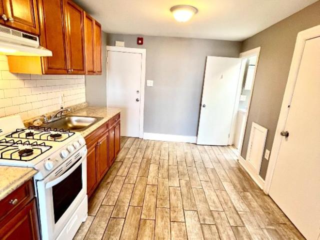 1 Br, 1 bath, Condo 904 E Tioga