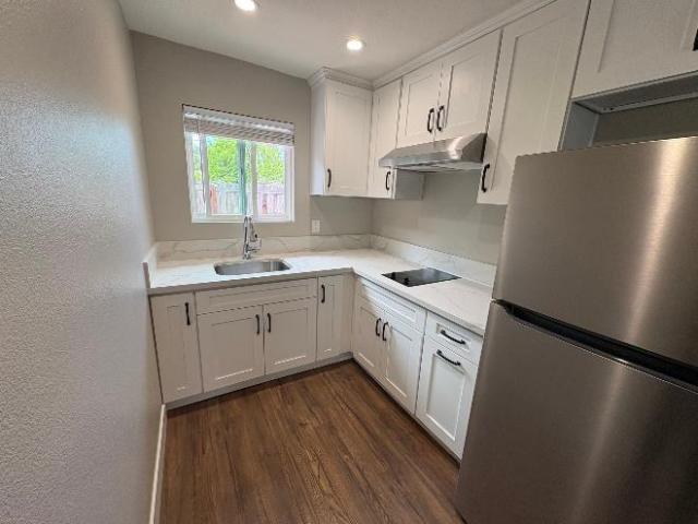 1 Br, 1 bath, Condo 911 E Aliso St