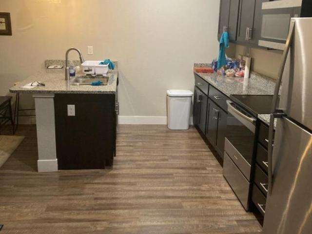 1 Br, 1 bath, Condo 911 E Oak St