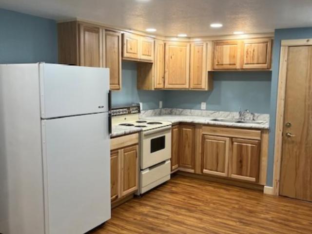 1 Br, 1 bath, Condo 915 1st St W
