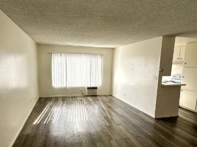 1 Br, 1 bath, Condo 915 N Wilton Place