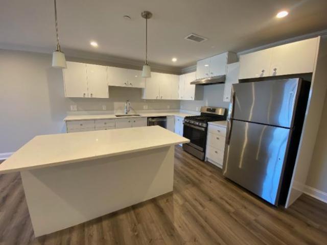 1 Br, 1 bath, Condo 918 Providence Highway