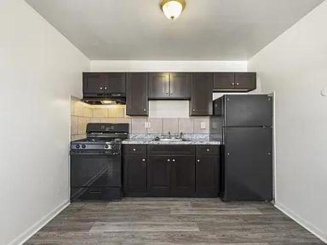 1 Br, 1 bath, Condo 921 W Spencer St