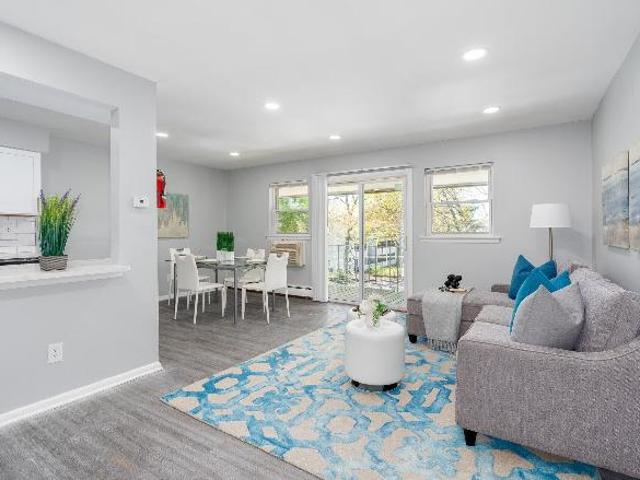 1 Br, 1 bath, Condo 92 Oak St