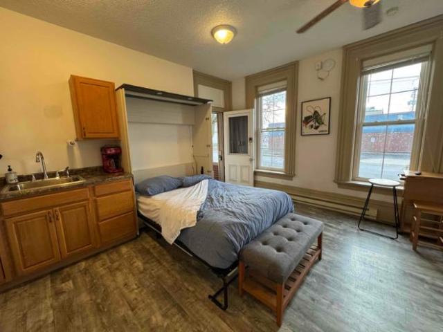 1 Br, 1 bath, Condo 931 Middle St